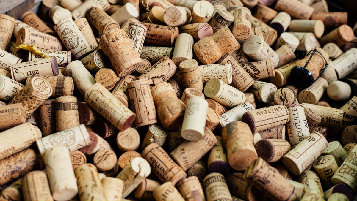 Guide of wine bottle size, shapes and colors - Glass bottle ...